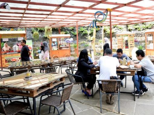 15+ Cafe di Lembang dengan View Bagus, Hits, dan Romantis!