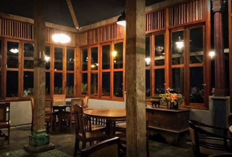 15+ Cafe di Lembang dengan View Bagus, Hits, dan Romantis!