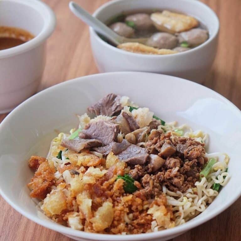 25+ Bakso Enak di Bali (Raksasa, Urat, Halus, Beranak, Lava)